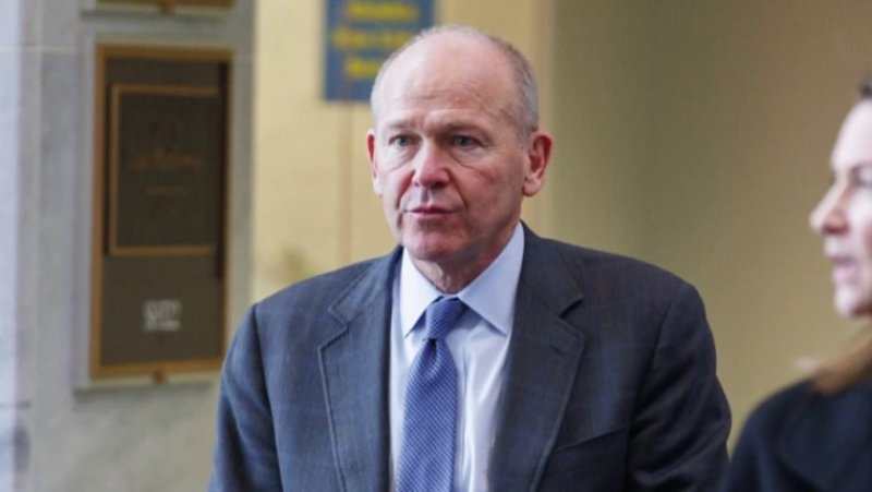 Boeing CEO, other executives stepping down amid safety crisis