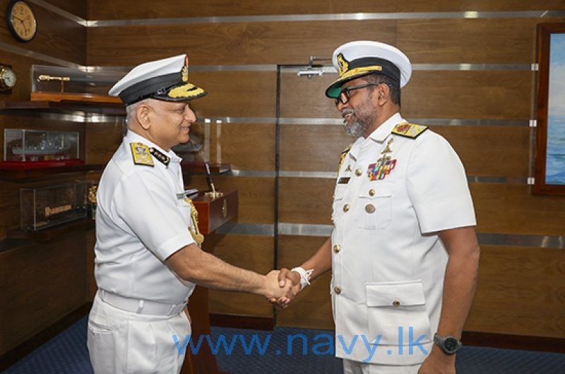 Director General of Indian Coast Guard meets with Commander of the Navy